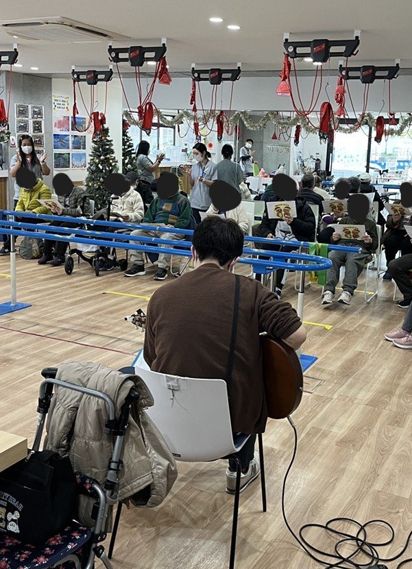 【Elife PLUSのブログ】 クリスマス会を開催しました。 | お知らせ | すずらん会